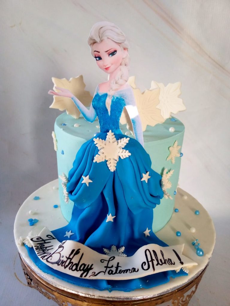 Savor Freshly Baked Frozen Elsa Themed Cake » OUAC